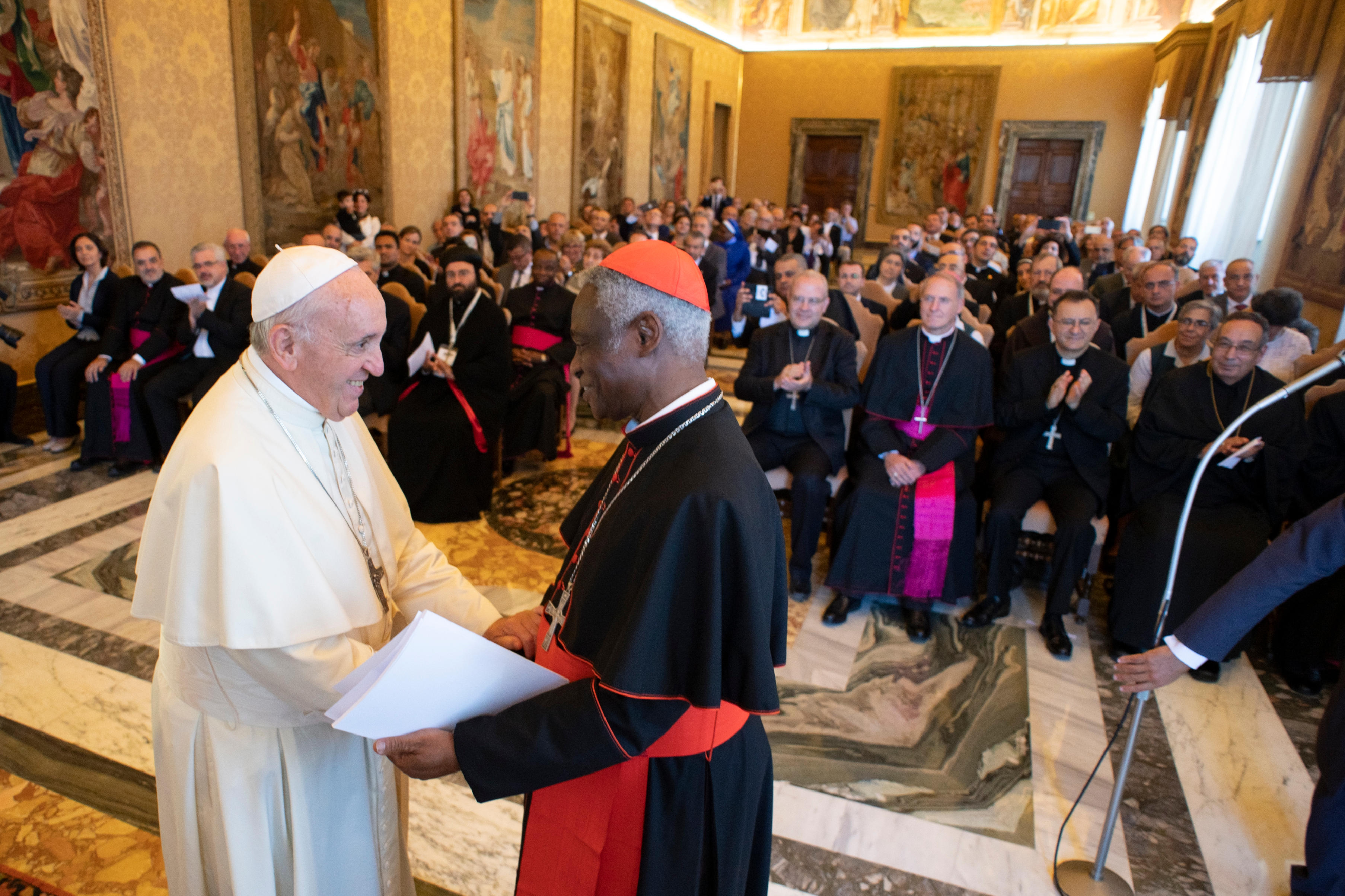 الشرق الأدنى: البابا يشجّع على مداواة جراح القلوب - ZENIT - Arabic